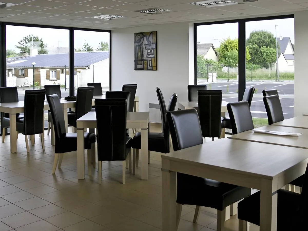 Gold Beach Hotel, Hotels to Asnelles
